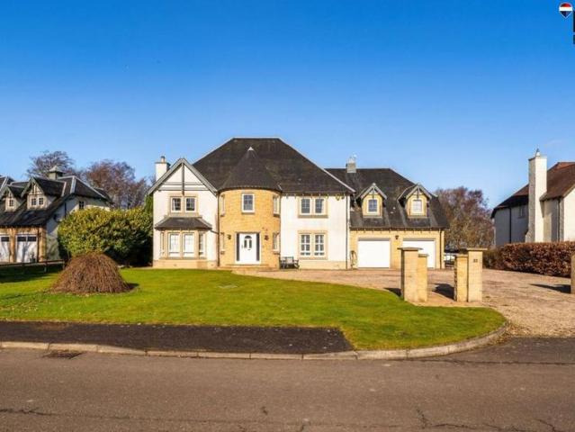 6 bedroom detached house for sale