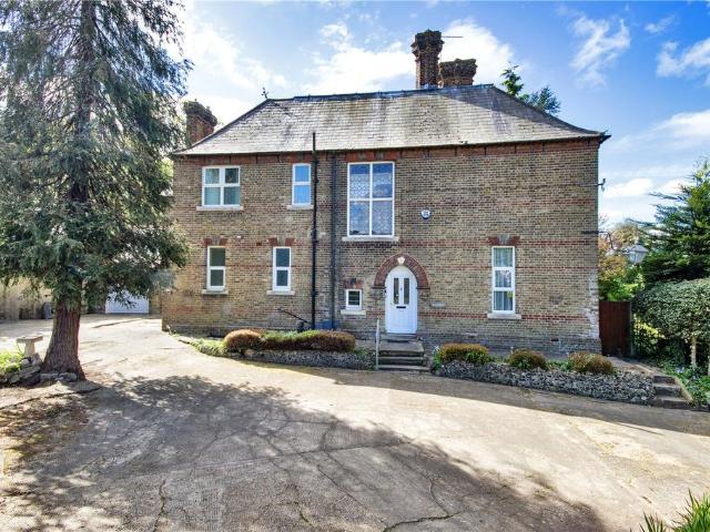 6 bedroom detached house for sale
