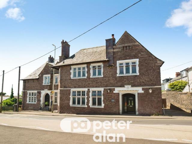 6 bedroom detached house for sale