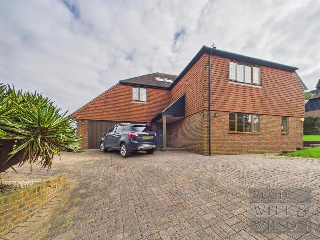6 bedroom detached house for sale