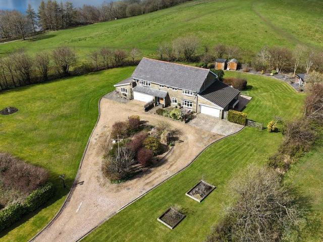 6 bedroom detached house for sale
