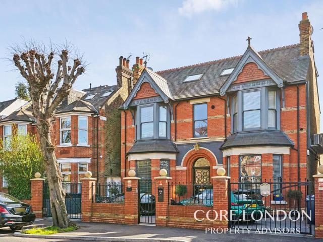 6 bedroom detached house for sale