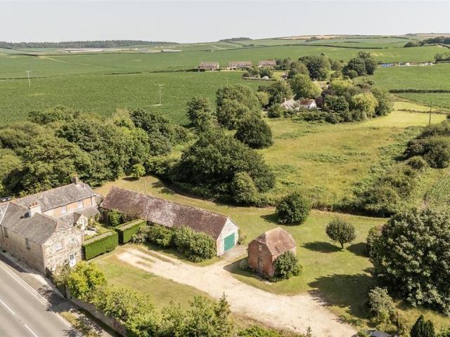 6 bedroom detached house for sale