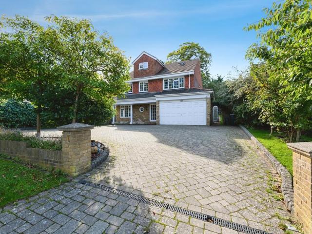 6 bedroom detached house for sale