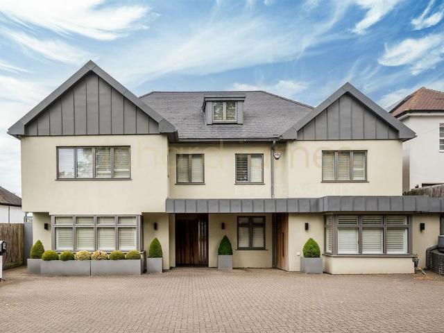 6 bedroom detached house for sale