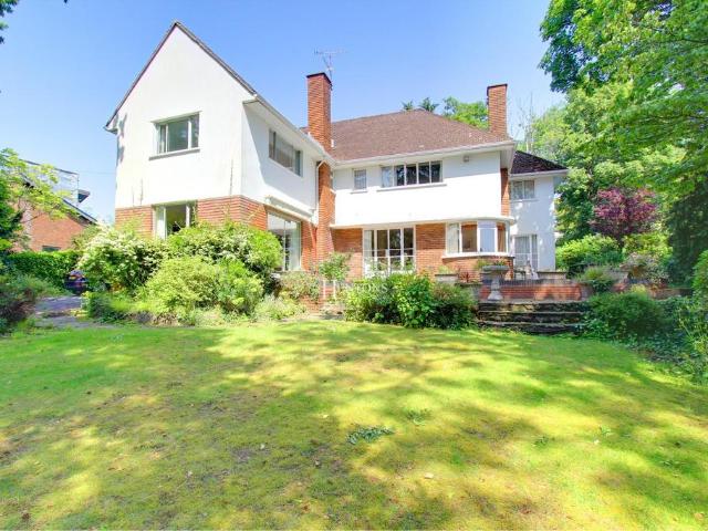 6 bedroom detached house for sale