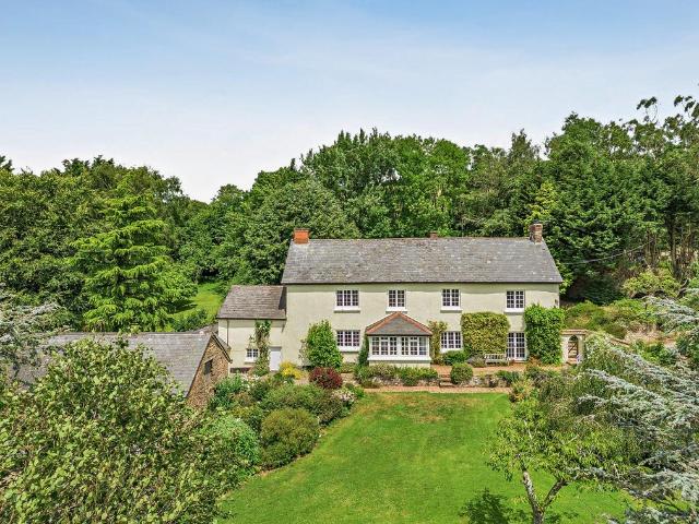 6 bedroom detached house for sale
