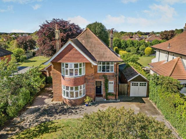 6 bedroom detached house for sale