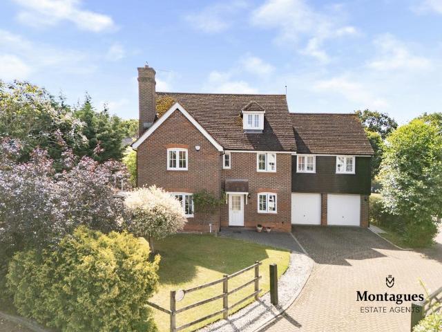 6 bedroom detached house for sale