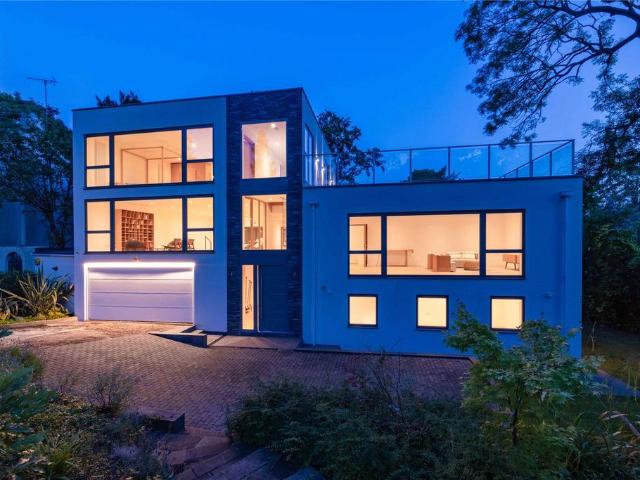 6 bedroom detached house for sale