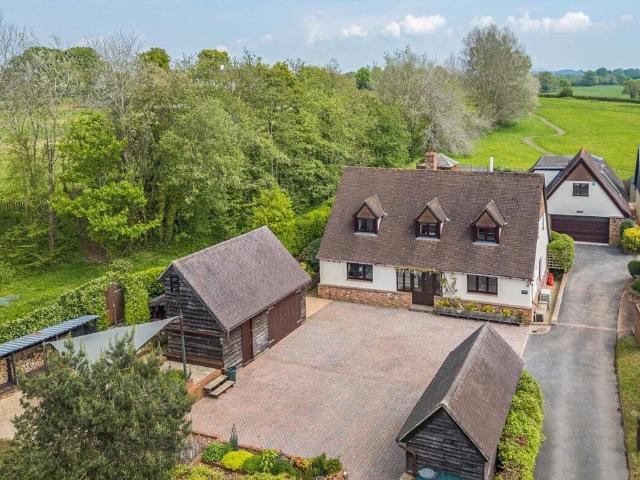 6 bedroom detached house for sale