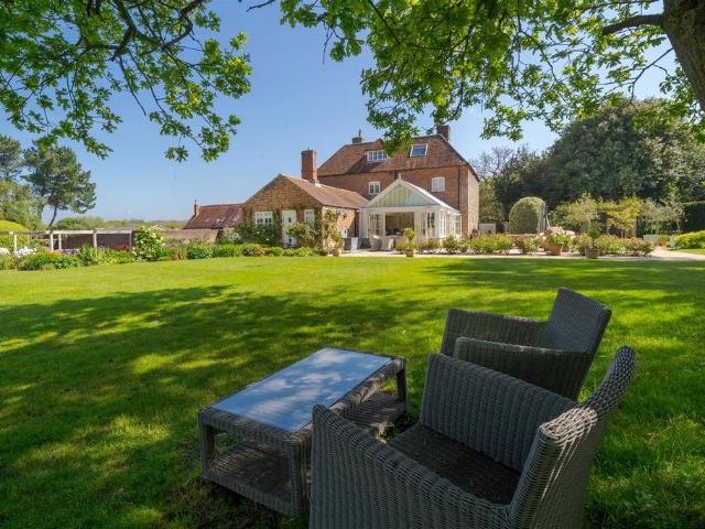 6 bedroom detached house for sale