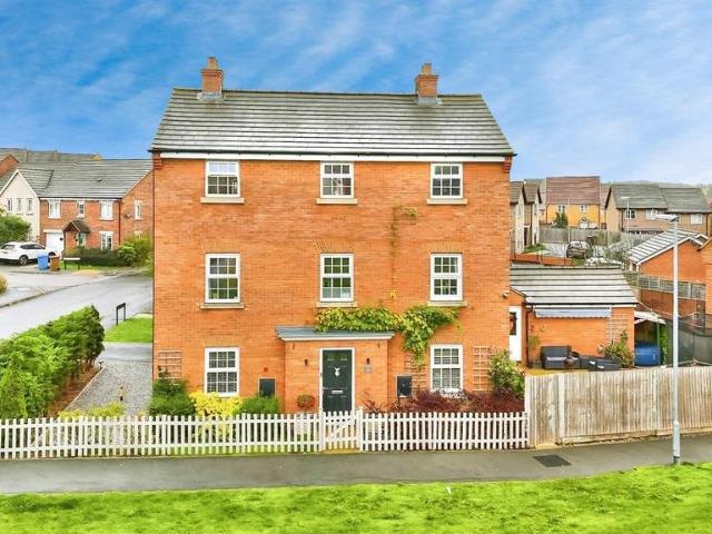 6 bedroom detached house for sale