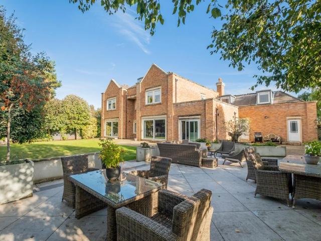 6 bedroom detached house for sale