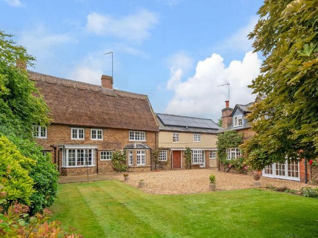 6 bedroom detached house for sale