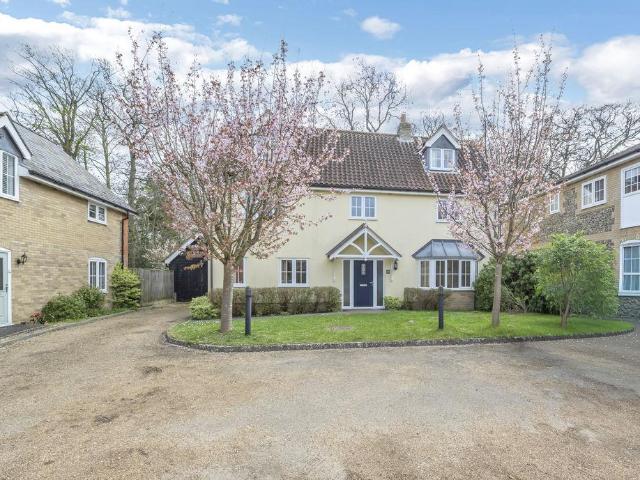 6 bedroom detached house for sale