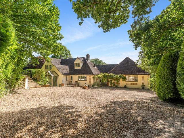 6 bedroom detached house for sale