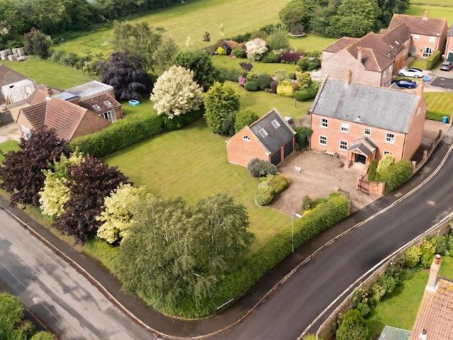 6 bedroom detached house for sale