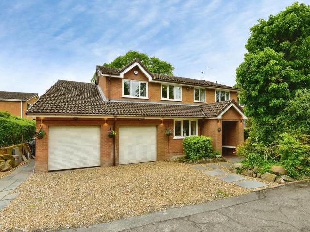 6 bedroom detached house for sale