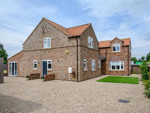 6 bedroom detached house for sale