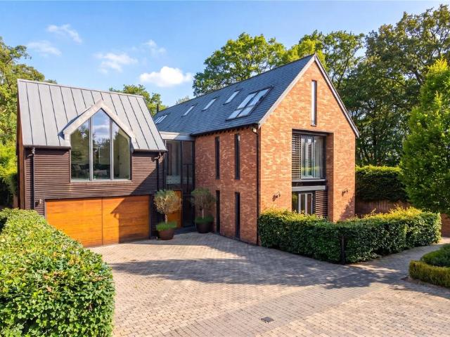 6 bedroom detached house for sale