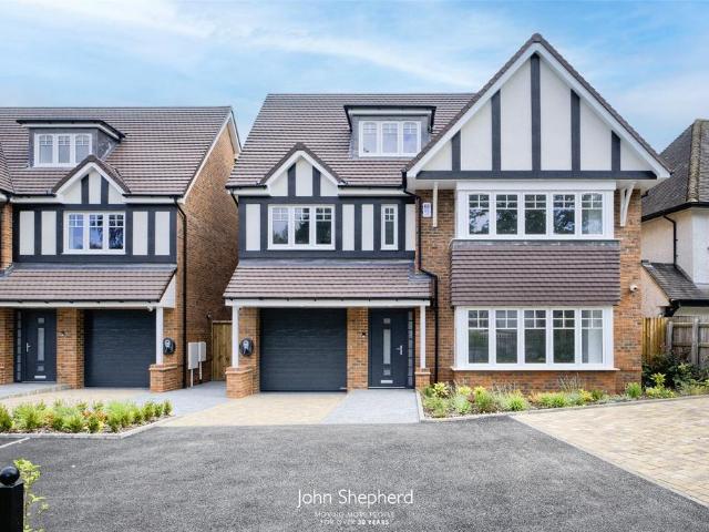 6 bedroom detached house for sale