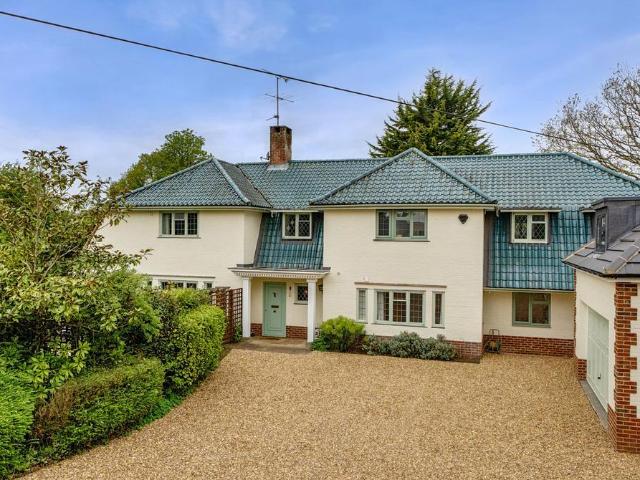 6 bedroom detached house for sale