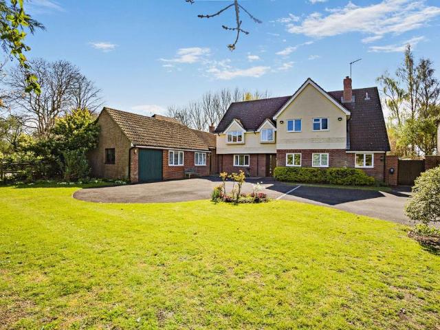 6 bedroom detached house for sale