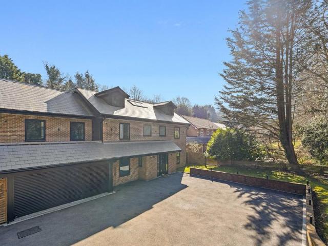 6 bedroom detached house for sale
