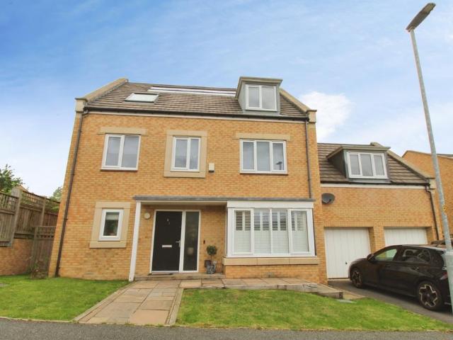 6 bedroom detached house for sale