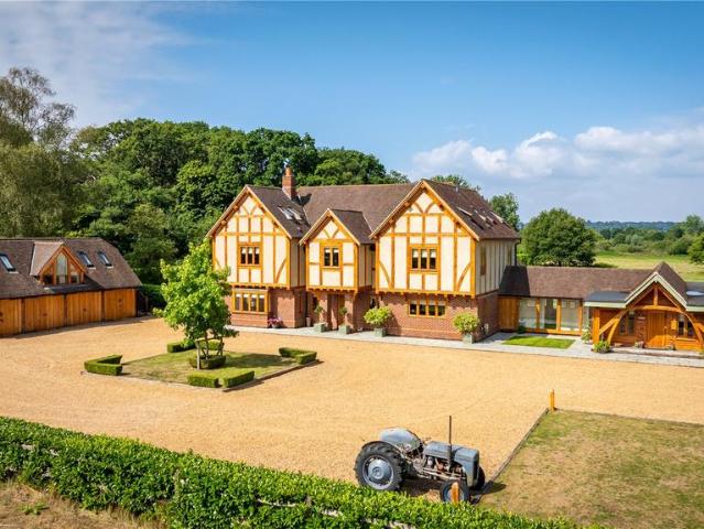 6 bedroom detached house for sale