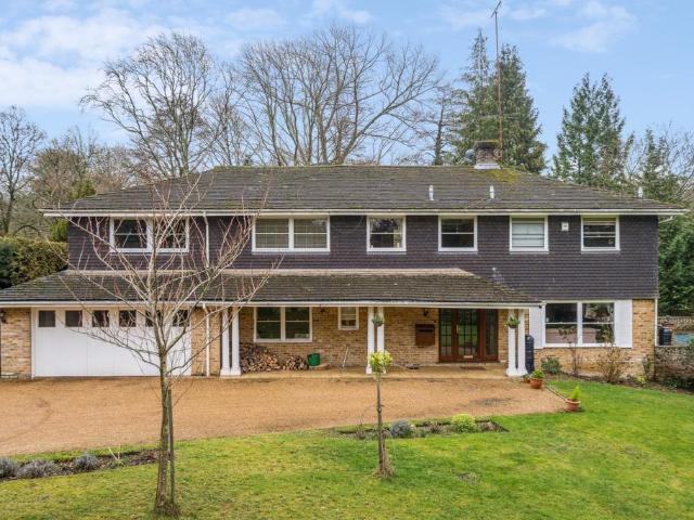 6 bedroom detached house for sale