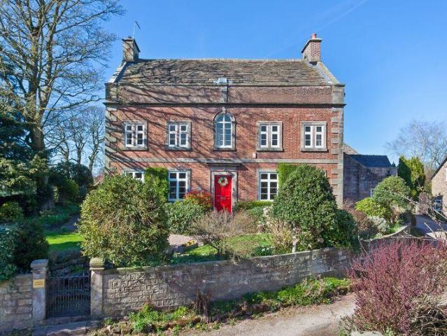6 bedroom detached house for sale