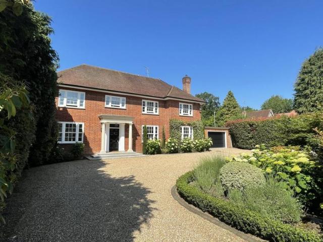 6 bedroom detached house for sale