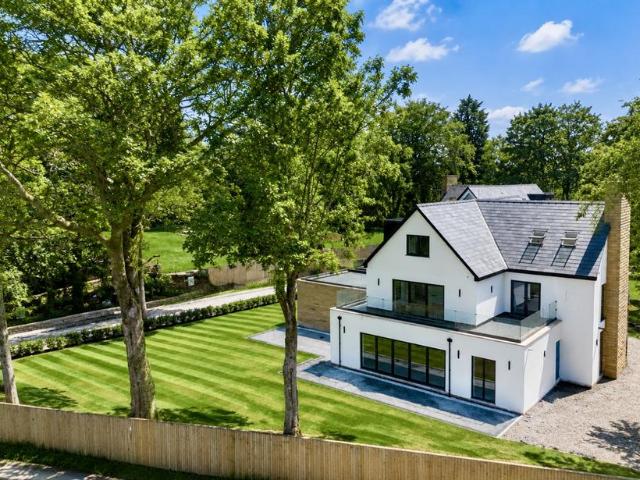 6 bedroom detached house for sale