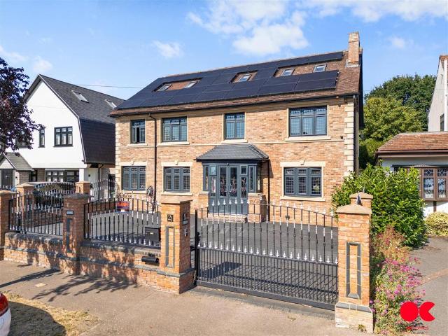 6 bedroom detached house for sale