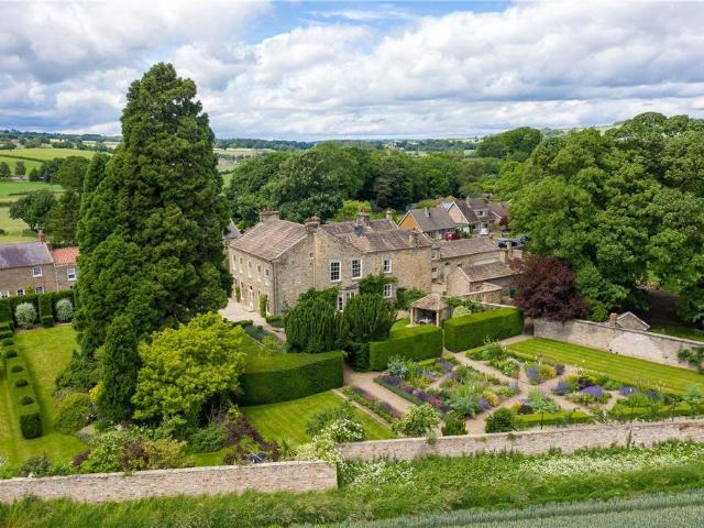 6 bedroom detached house for sale