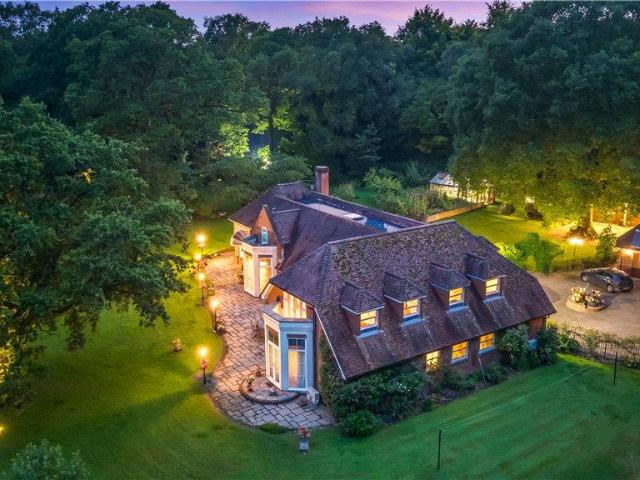 6 bedroom detached house for sale