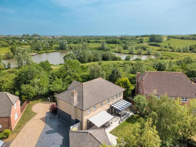 6 bedroom detached house for sale