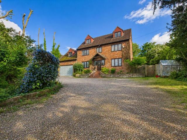 6 bedroom detached house for sale
