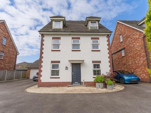 6 bedroom detached house for sale