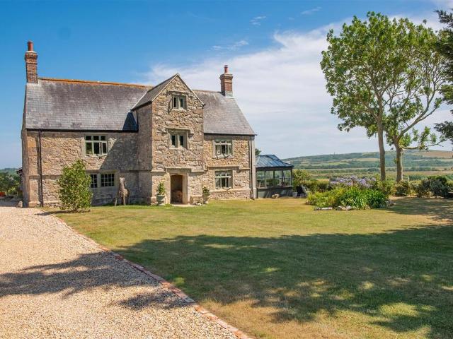 6 bedroom detached house for sale