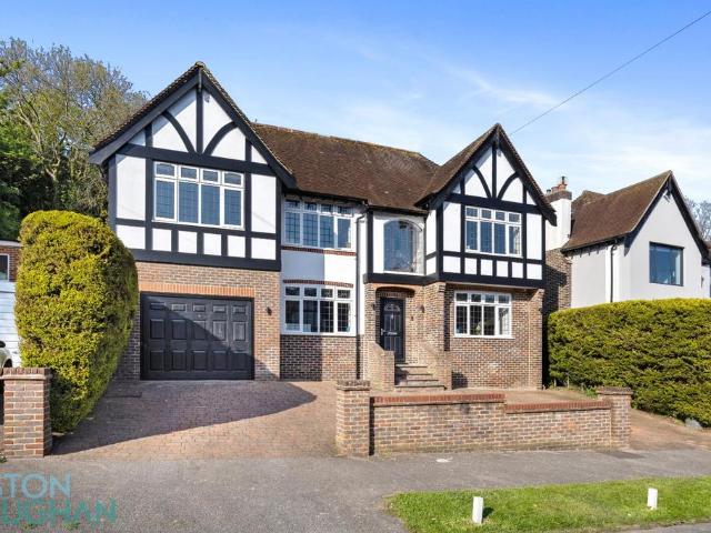 6 bedroom detached house for sale
