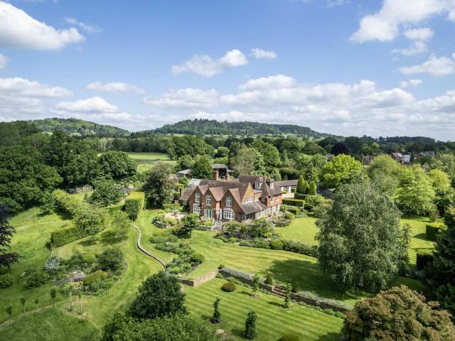 6 bedroom detached house for sale