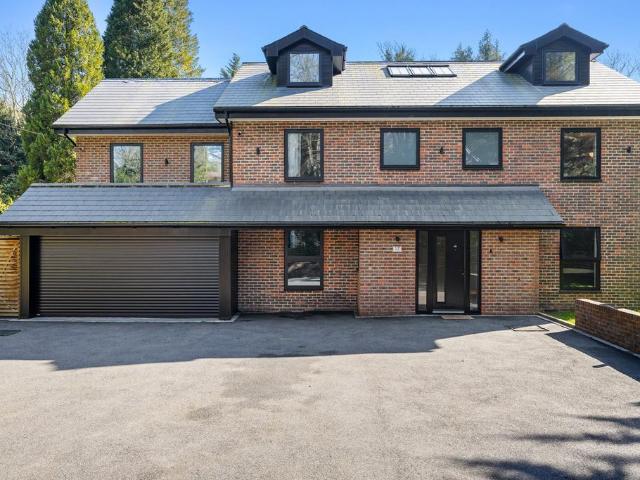 6 bedroom detached house for sale
