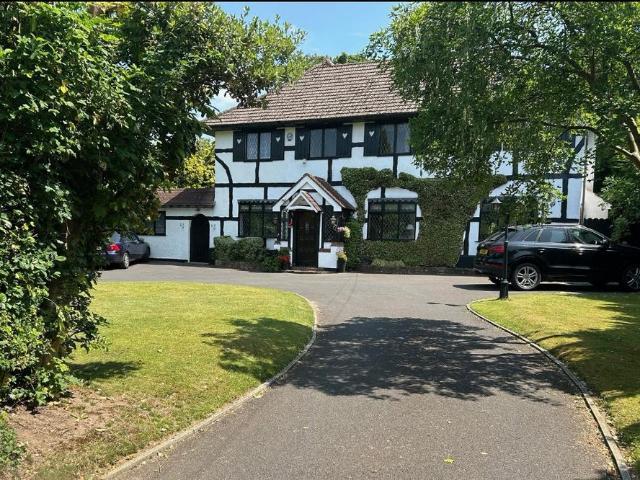 6 bedroom detached house for sale