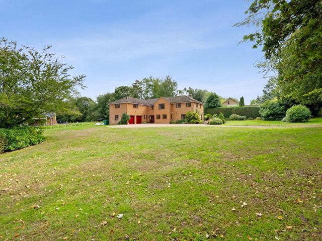 6 bedroom detached house for sale