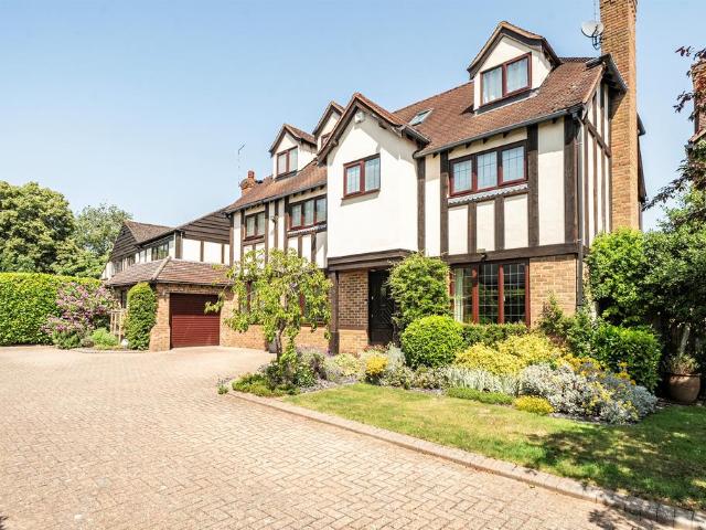6 bedroom detached house for sale