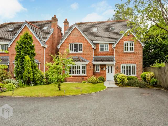 6 bedroom detached house for sale