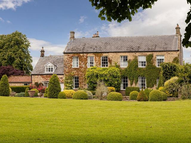 6 bedroom detached house for sale